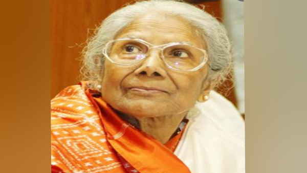 Veteran singer Sandhya Mukherjee dies at the age of 90 after a cardiac ...