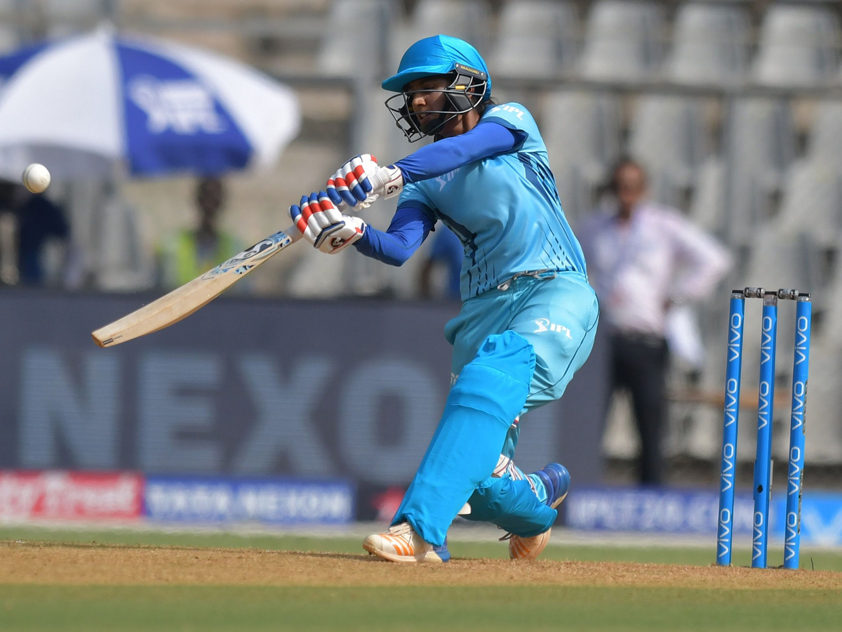 Not a gift to the decision of equal salary of male and female players ...