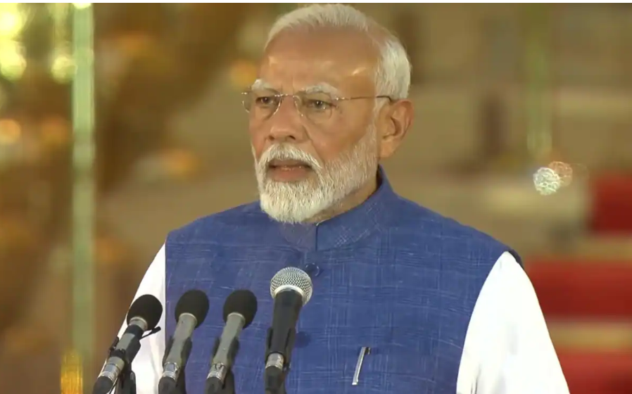 Why did PM Modi choose royal blue color for the swearing-in ceremony