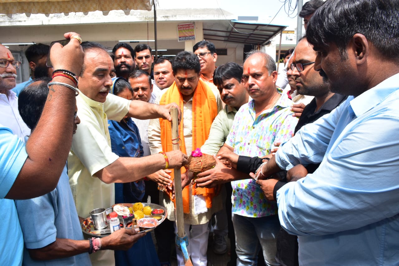 MLA Gopal Sharma on the renovation of the community building in Shastri ...