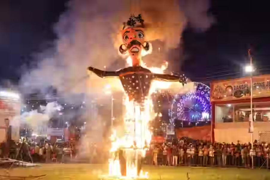 Why is the sight of Neelkanth bird considered auspicious on Vijayadashami