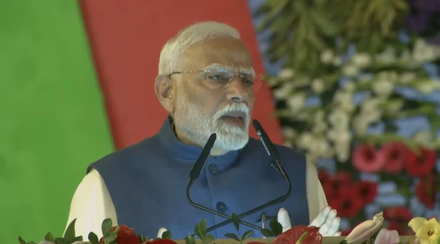 PM Modi after laying the foundation stone of Ken-Betwa Link Project in ...