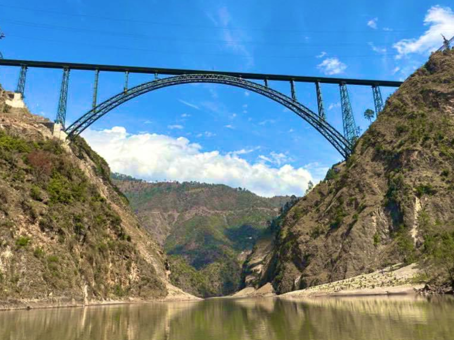 Vande Bharat train ran on the world's highest railway bridge Chenab ...